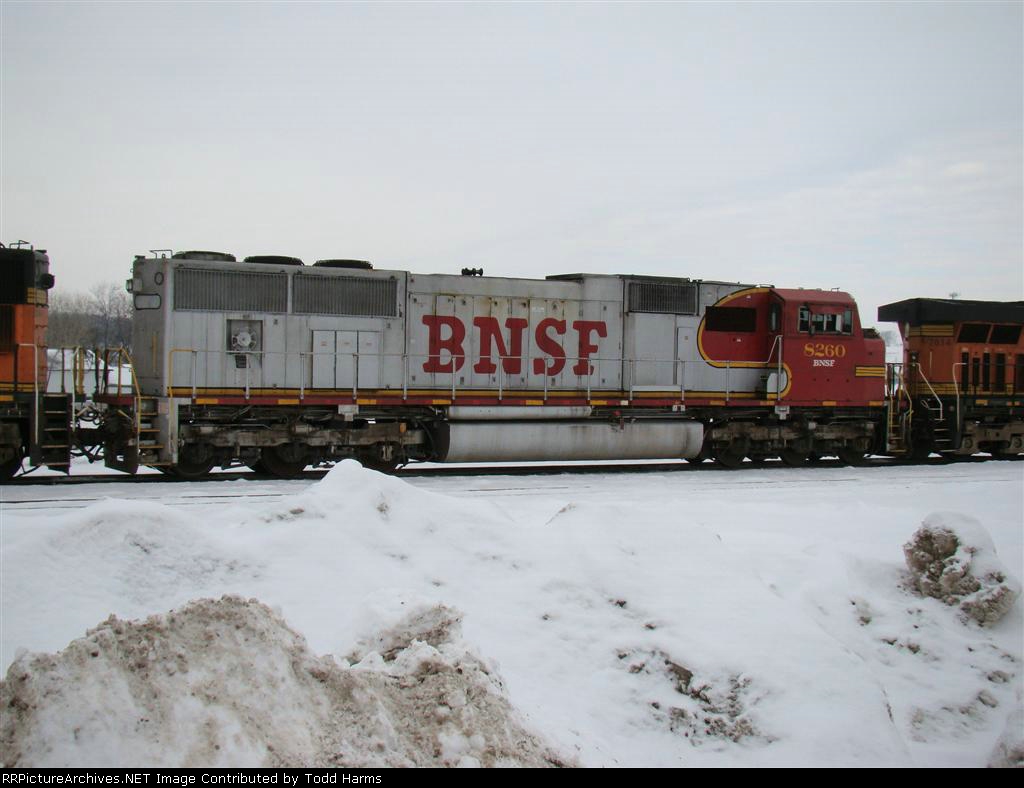 BNSF 8260
